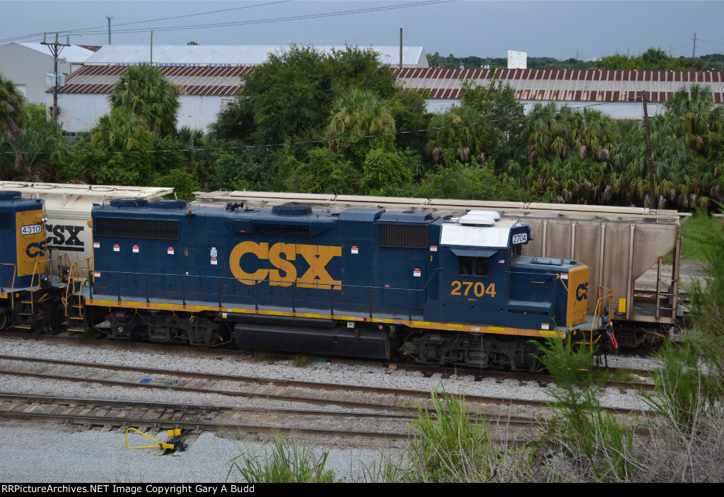 CSX GP38-2 2704 SIDE VIEW YEOMAN YARD